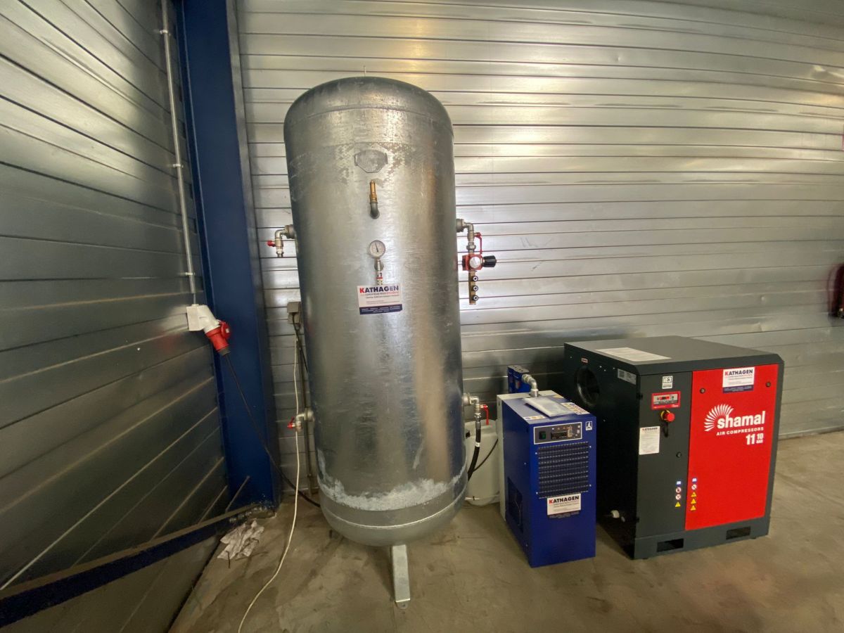 Schroefcompressoren staan bekend als stille, krachtige en trilvrije machines, maar ook om ...